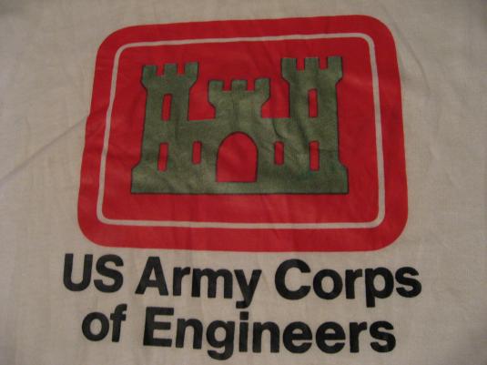 Vintage US United States Army Corps of Engineers T-Shirt S | Defunkd