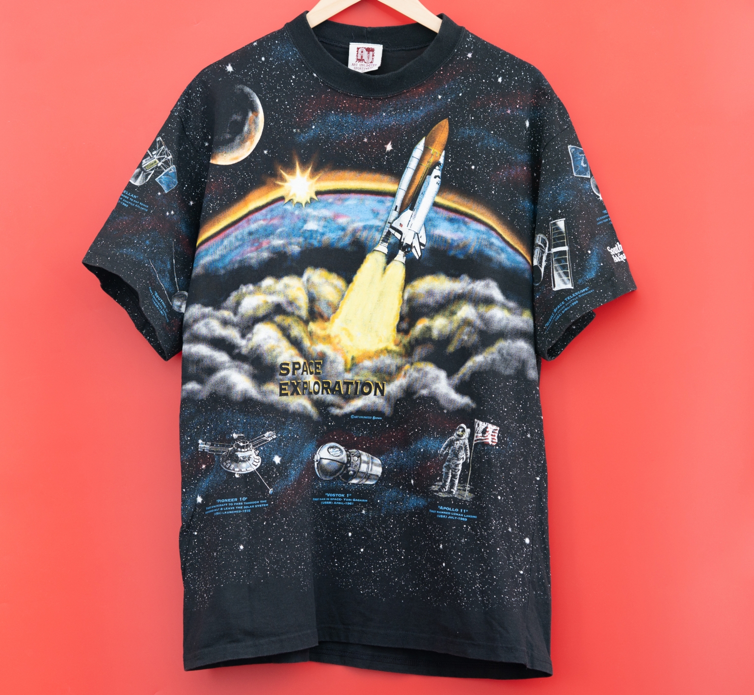 11 Vintage NASA T-Shirts That You'll Love to the Moon and Back